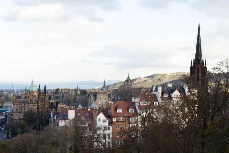 Architectural differences between London and Edinburgh